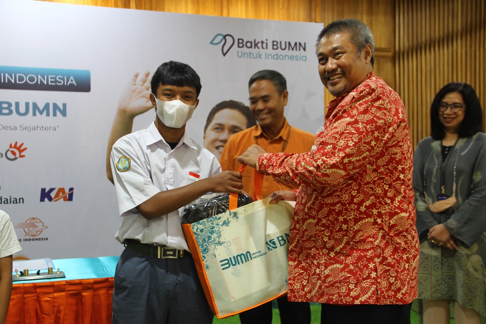 Unit Pengumpul Zakat BNI Berikan Bantuan Dana Pendidikan untuk Pelajar di Jawa Barat - UPZ BNI ...